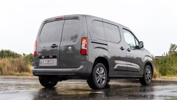 Prix voiture commerciale utilitaire fourgon Peugeot Partner neuve en ...